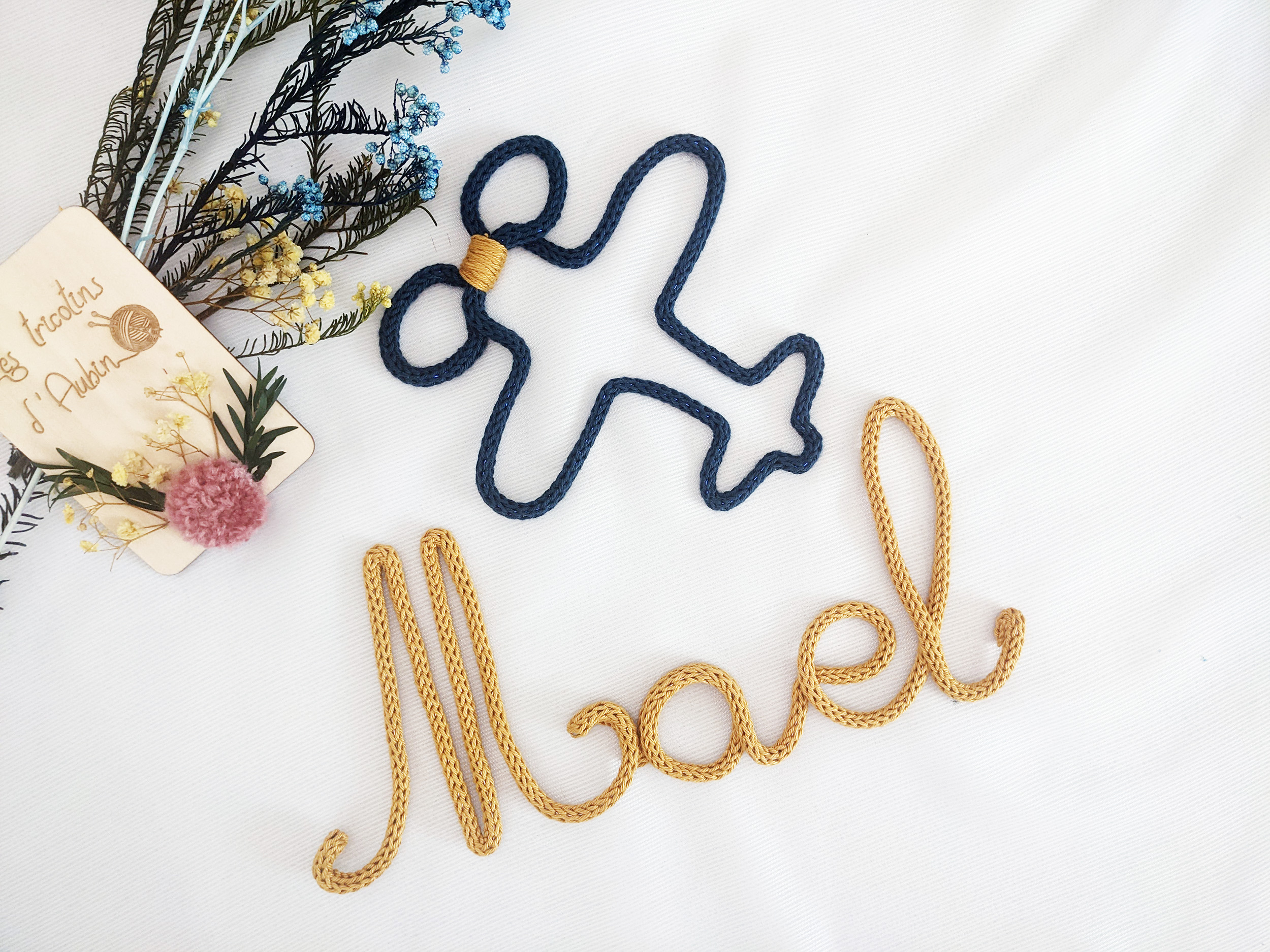 Prénom en tricotin et son avion - Les tricotins d'Aubin